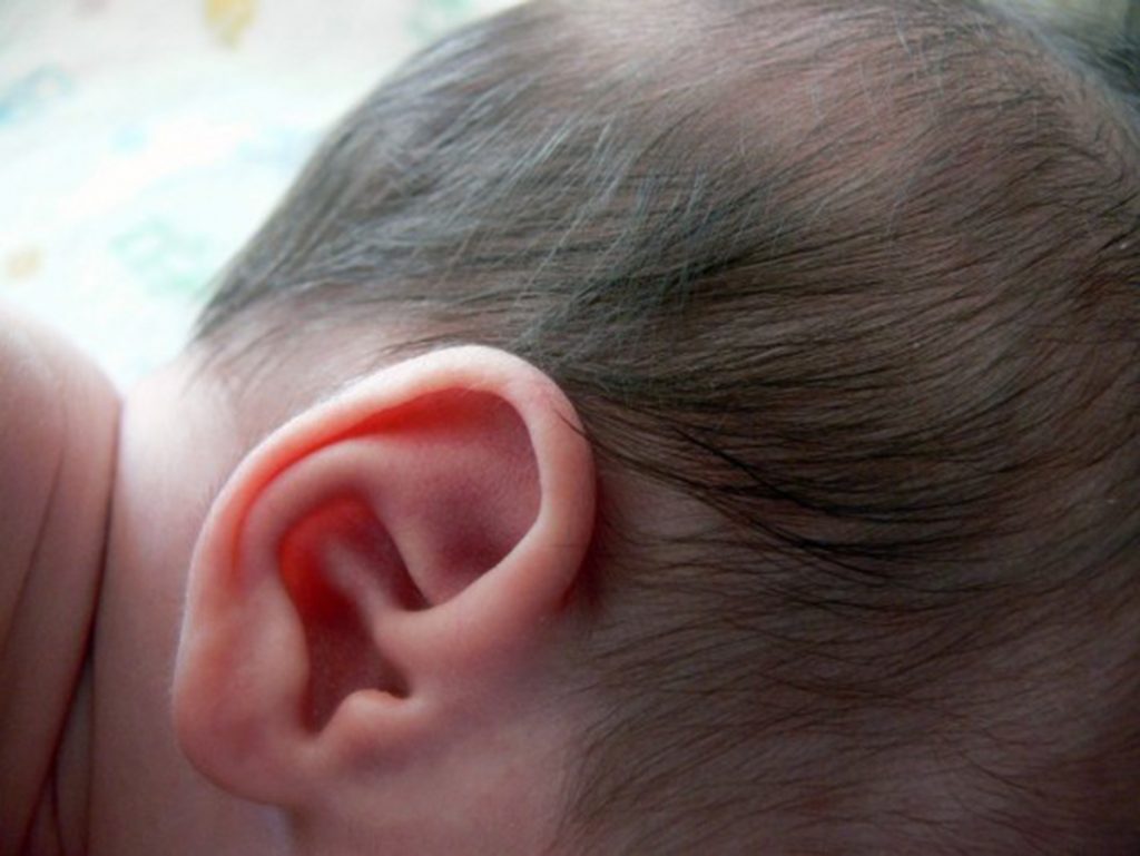 When and where to do earlobe piercing for your baby? – YOMA